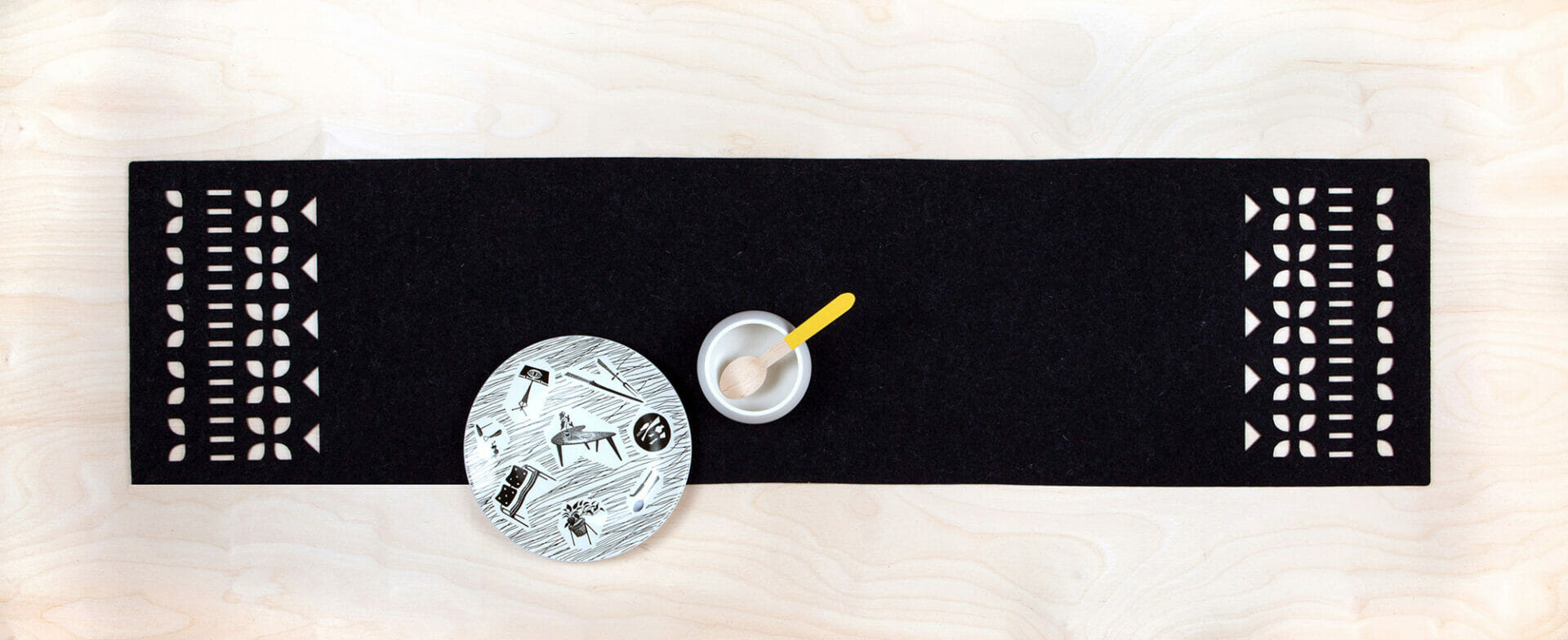 SCANDI Table Runner - Artists and Objects