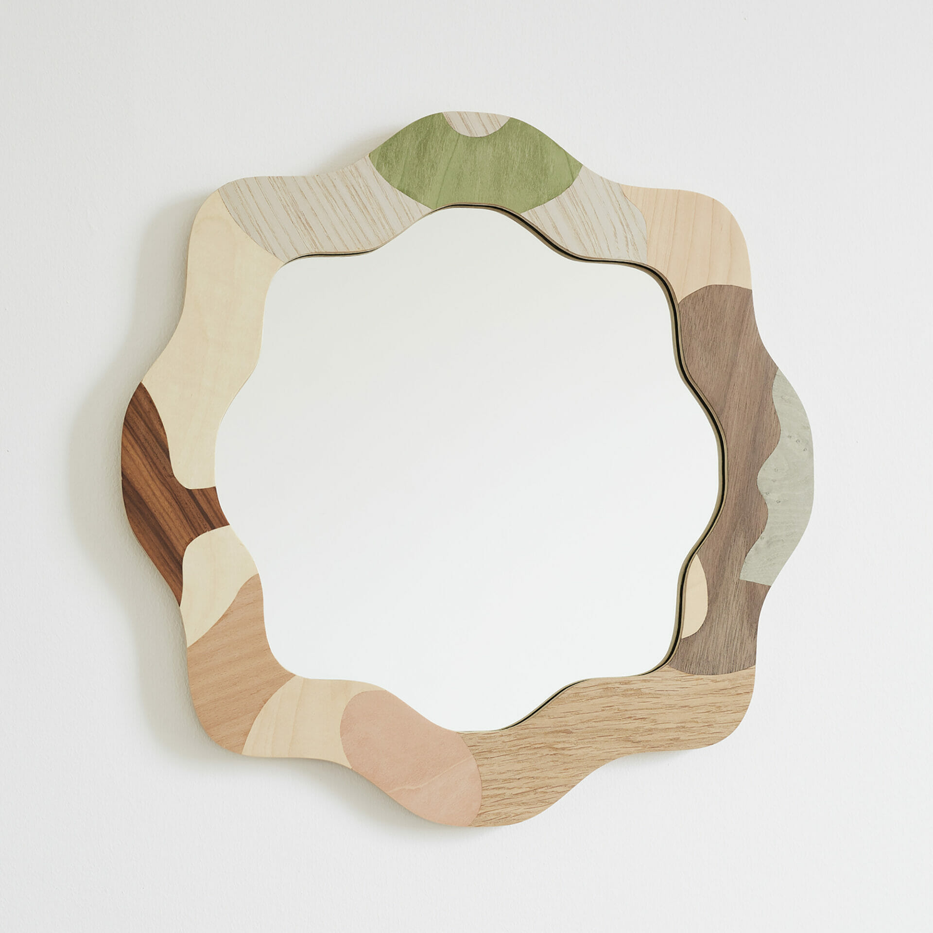 Round Curved Mirror - Artists and Objects